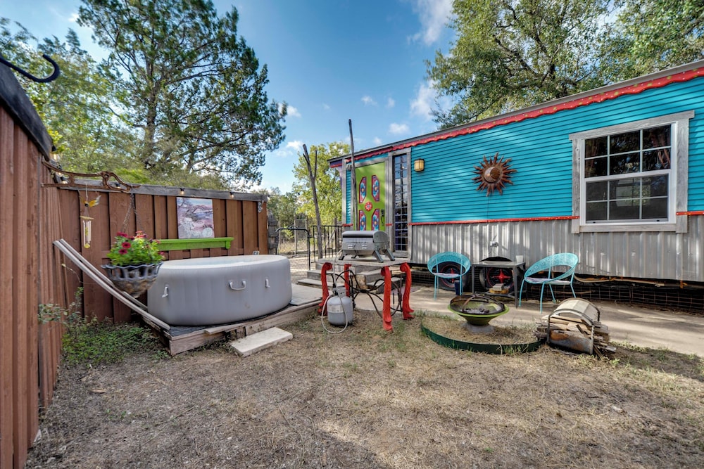 Walk To Lake Travis: Austin Tiny Home W/ Hot Tub! - Lakeway, TX