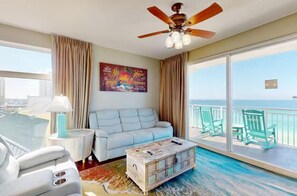 Apartamento em Condomínio Fechado, várias camas (Sterling Reef 501) | Sala de estar | Consola de videojogos 