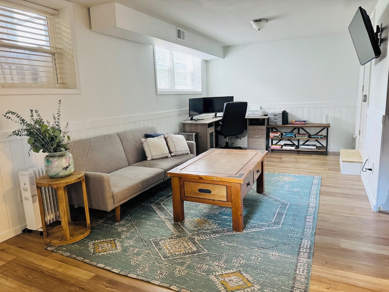 Charming 1-bedroom Apartment In Wonderful Marietta. Walk To The Square! - Marietta, GA