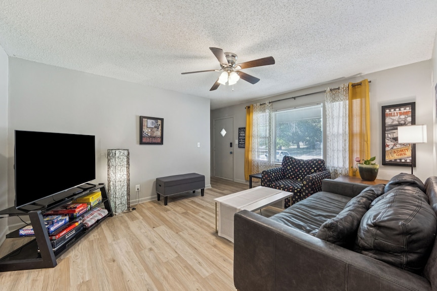 3-bedroom House In Lovely Wichita With Firepit And Sunroom - Close To Towne East - Andover