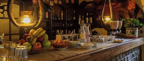 Café da manhã com buffet grátis todos os dias