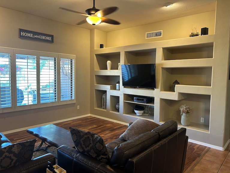 3-bedroom 2 Full Bathroom Home In A Quiet Neighborhood With Plenty Of Amenities - Yuma, AZ