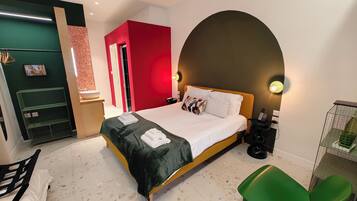 Quarto Familiar, varanda, vista para o jardim | Quartos insonorizados, ferro/tábua de engomar, Wi-fi grátis