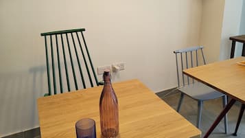 Pequeno-almoço continental diário mediante uma taxa