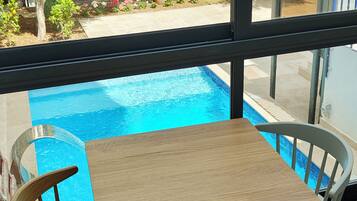 Pequeno-almoço continental diário mediante uma taxa