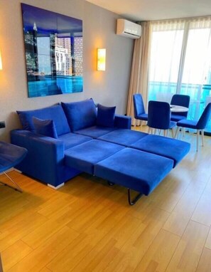 Suite Familiar, vista para o mar | Cofre no quarto, secretária 