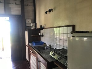 Waterfront bungalow on Manga be beach, beach restaurant, swimming pool ...