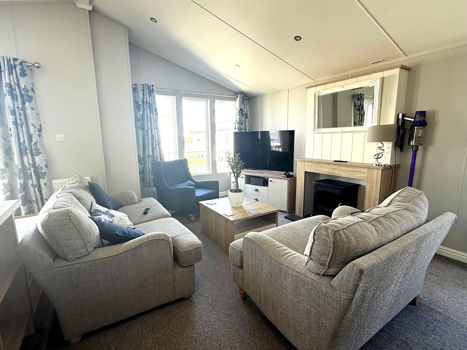 Pass The Keys | Luxury Lodge - Dungeness