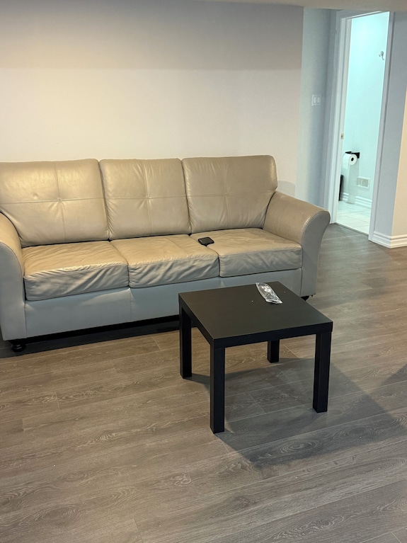 Comfy Basement Suite In Quiet Neighbourhood - Ajax