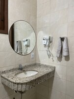 Apartamento econômico | Banheiro