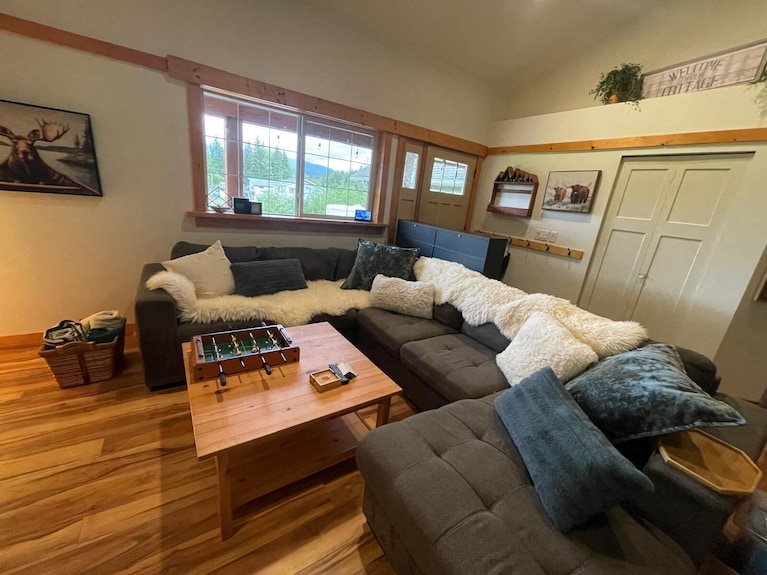 Upper Cottage Retreat On Churchill, Terrace - Terrace