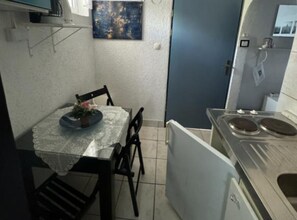 Apartamento (Duga House Apartment A3) | Cozinha privada | Um frigorífico 