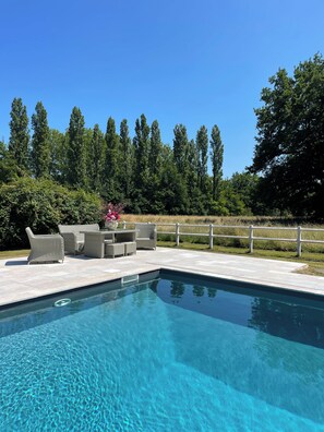 Piscina externa sazonal