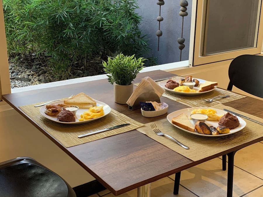 Café da manhã continental grátis todos os dias