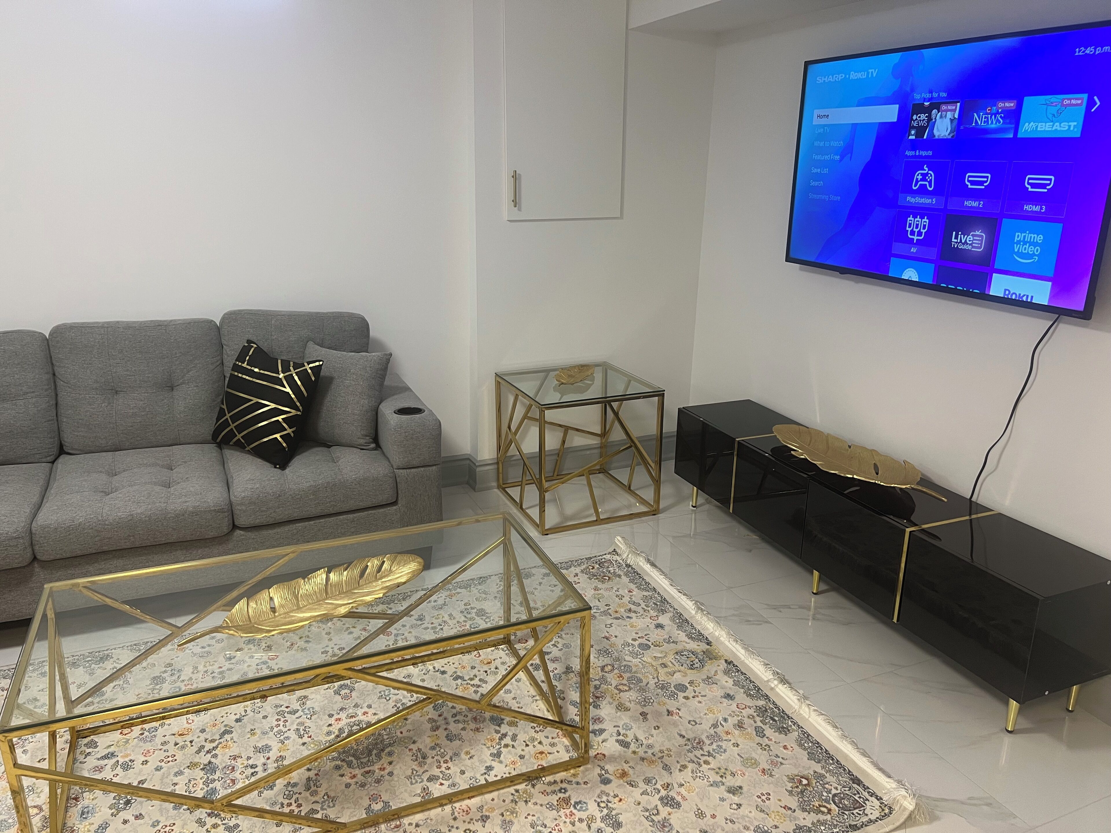 Stylish 1br + Den Apartment | Sleeps 5 | Separate Ent. & Comfort With Parking - Toronto