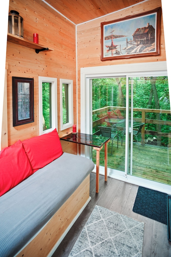 Off Grid Tiny House Surrounded By Forest! - Smiths Falls