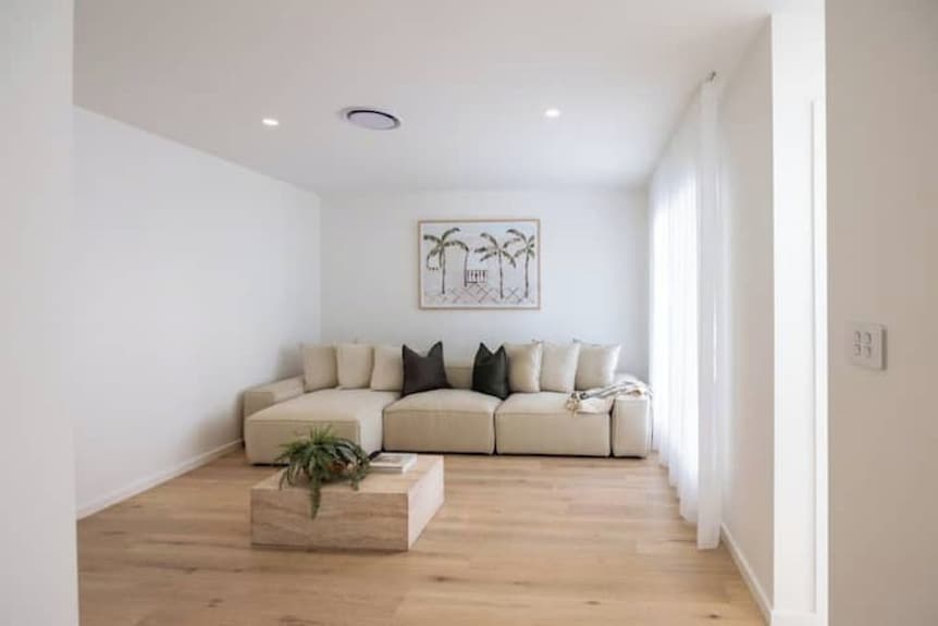 Olas Villa 6 | Luxe 3br · Plunge Pool · Near Beach - Stockton Beach, New South Wales