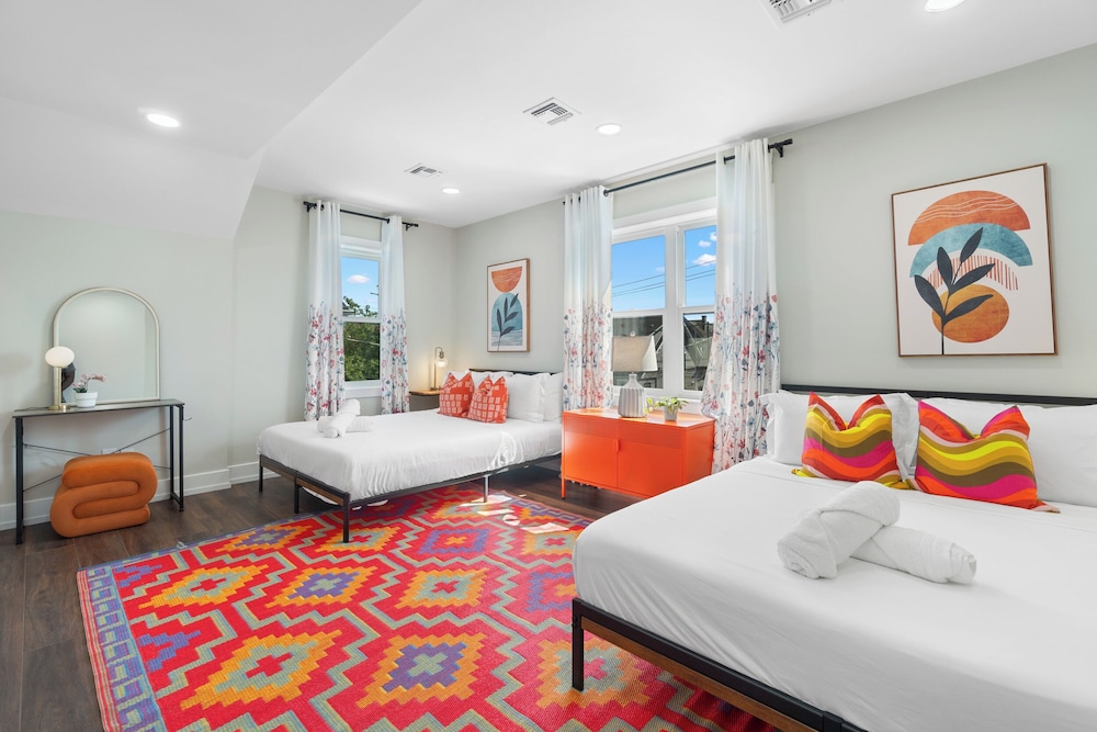 Spacious 5-bedroom house in cool North Bergen with AC, fitness room ...