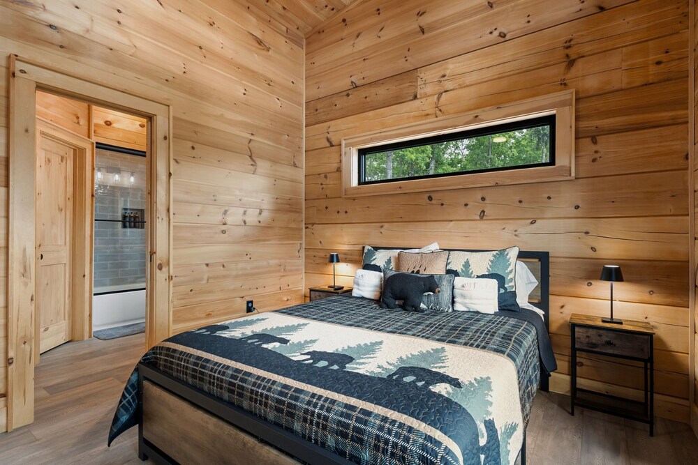 Modern Rustic Log Cabin-Dog Friendly-Fenced-Views-Hot Tub - Fannin ...