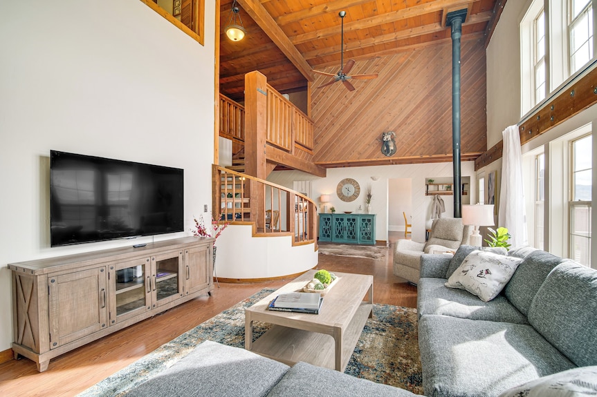 Mtn & Golf Course View: Oregon Outback Getaway! - Lakeview, OR