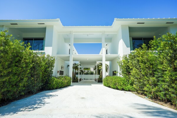 Beach Haus Key Biscayne Ii - Miami, FL