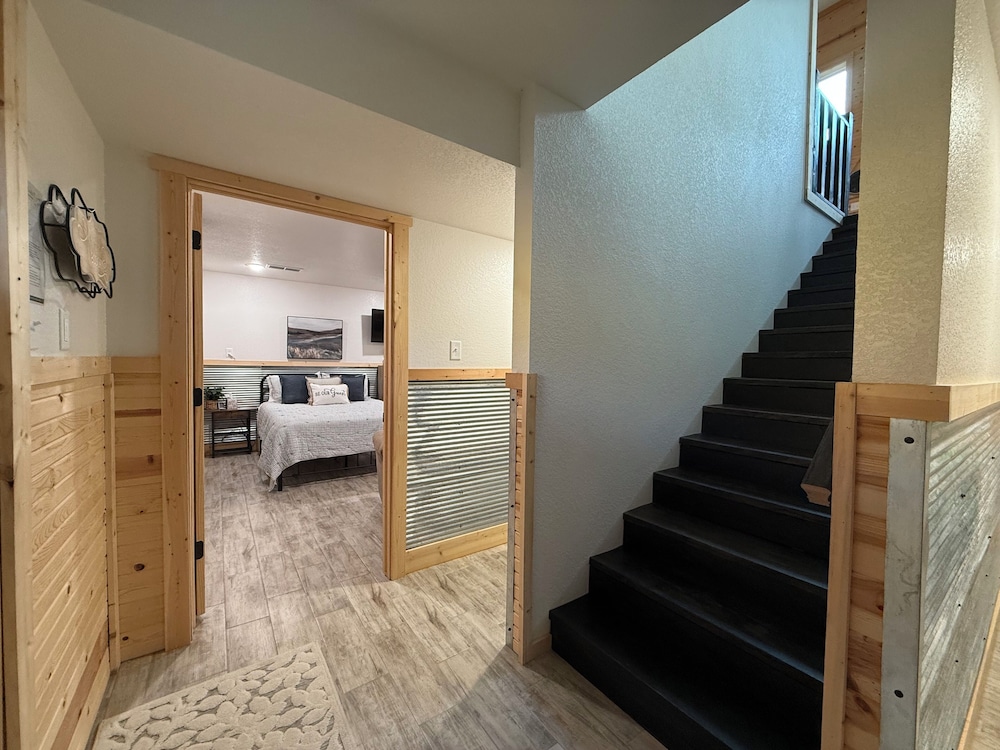 NEW & IMMACULATE MODERN CABIN / WHITE RIVER VIEWS / OZARK MOUNTAINS ...