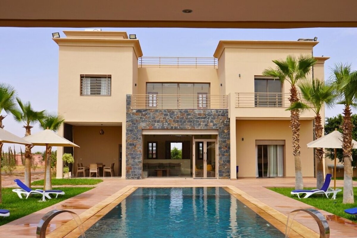 Villa spacieuse à Marrakech avec AC & piscine — 5 chambres pleines de ...