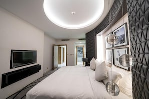 Apartamento, 2 quartos, banheiro privativo, vista para a cidade | Escrivaninha, espaço de trabalho para notebook, Wi-Fi de cortesia