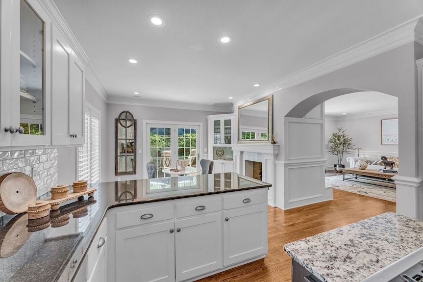 Luxury Living In A Perfect Lawrence Location! - Lawrence, KS