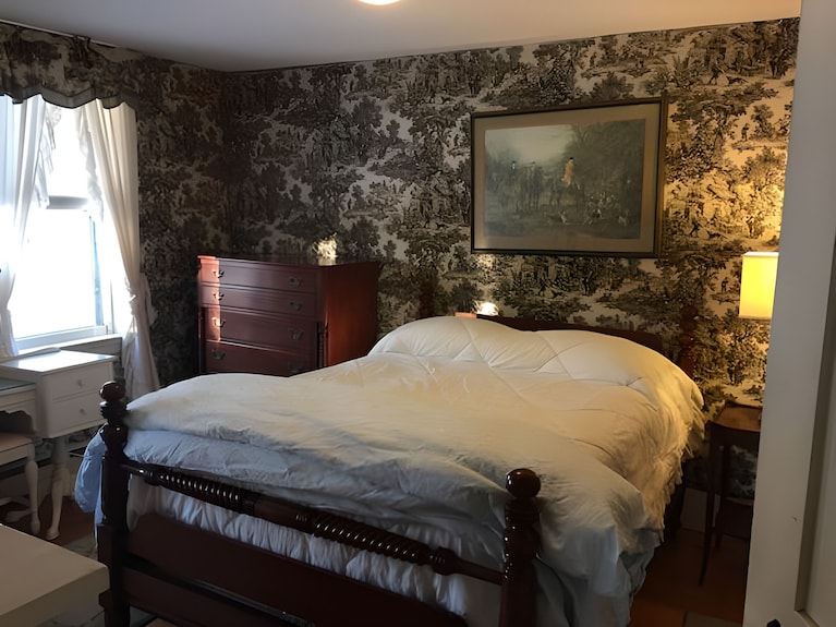 The Alpine Farmhouse - Ski Resort Nearby & Pet-friendly - Vermont