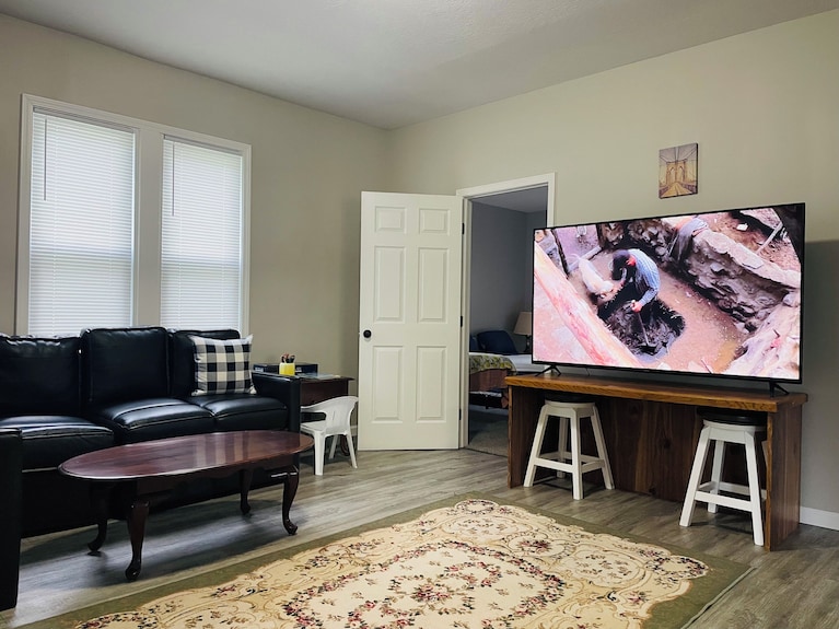 Large 5br Home- Near Hall Of Fame -Sleeps 13 -Big Yard & Parking - Ohio