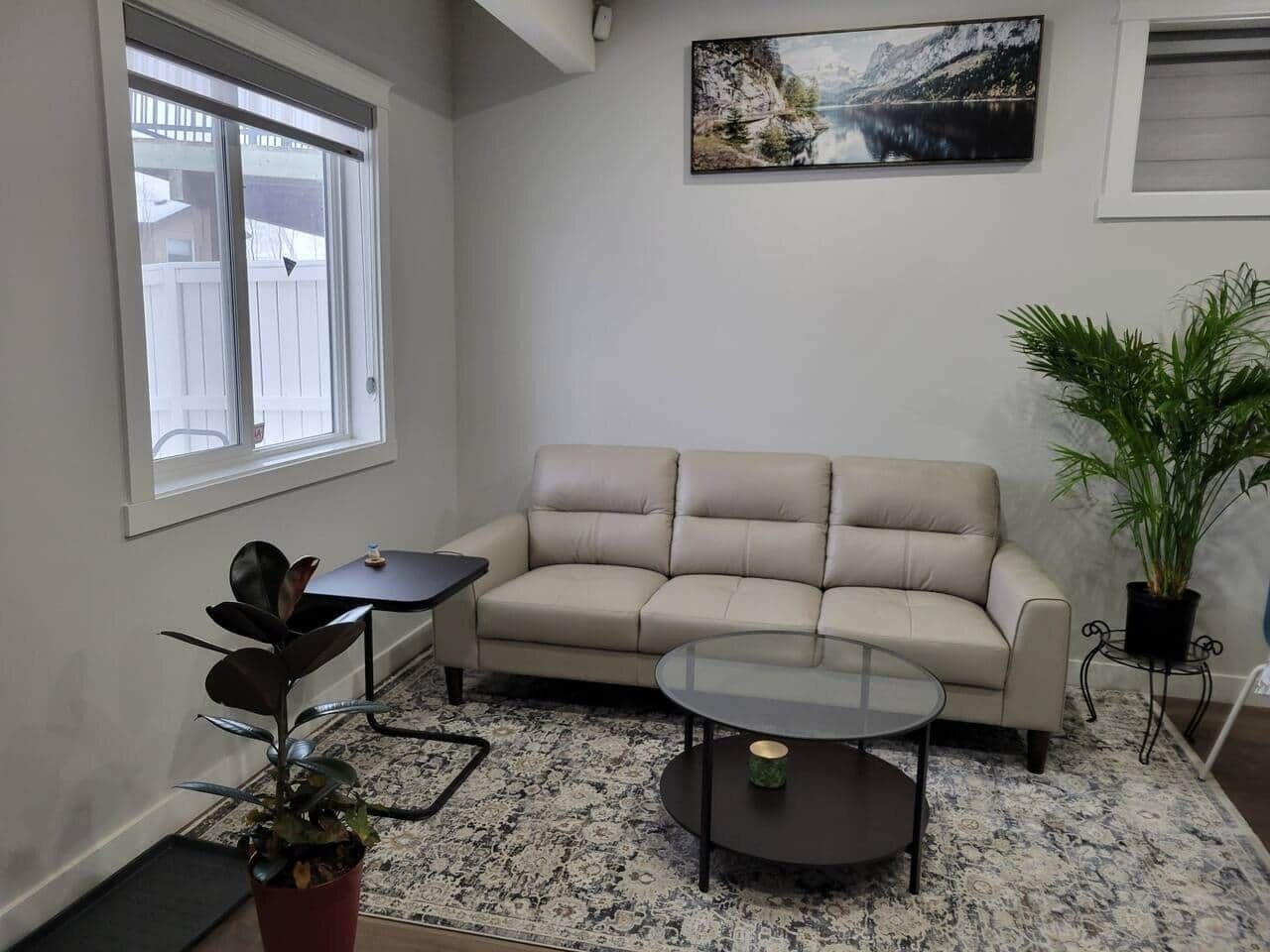 Cozy And Modern Suite - Your Home Away From Home! - Calgary