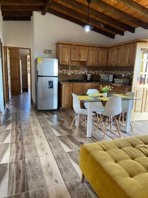 Apartamento Deluxe, varanda, Vista para a cidade | Cozinha privada