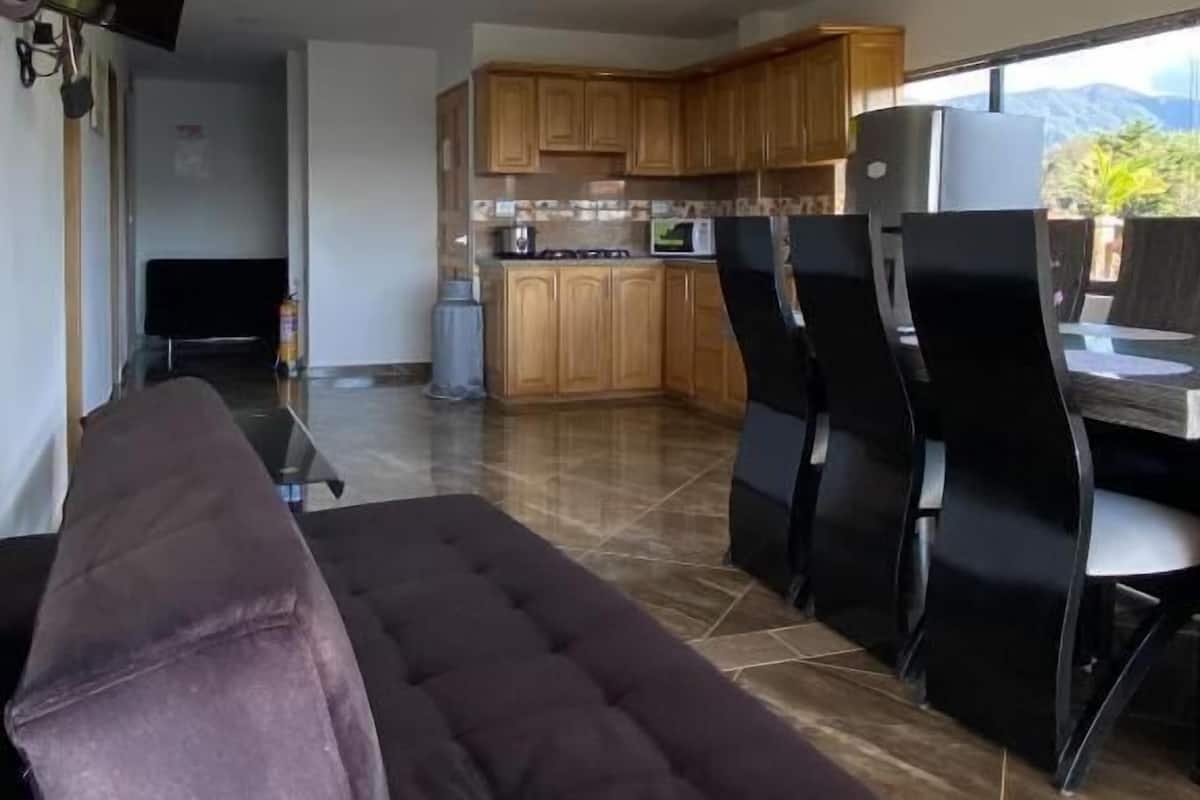 Apartamento Deluxe, pátio, Vista para a cidade | Sala de estar