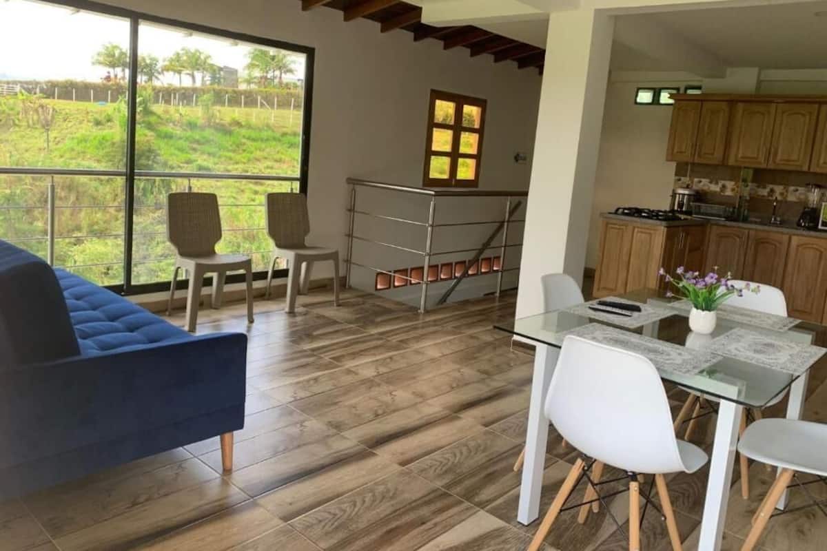 Apartamento Deluxe, pátio, vista para o lago | Sala de estar