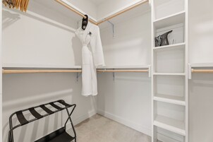 Apartamento Deluxe, 2 quartos, varanda | Secretária, secretária adequada para computadores portáteis
