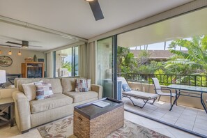 Apartamento em Condomínio Fechado, 1 quarto, junto ao mar | Sala de estar