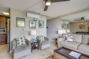 Apartamento em Condomínio Fechado, 1 quarto, junto ao mar | Sala de estar