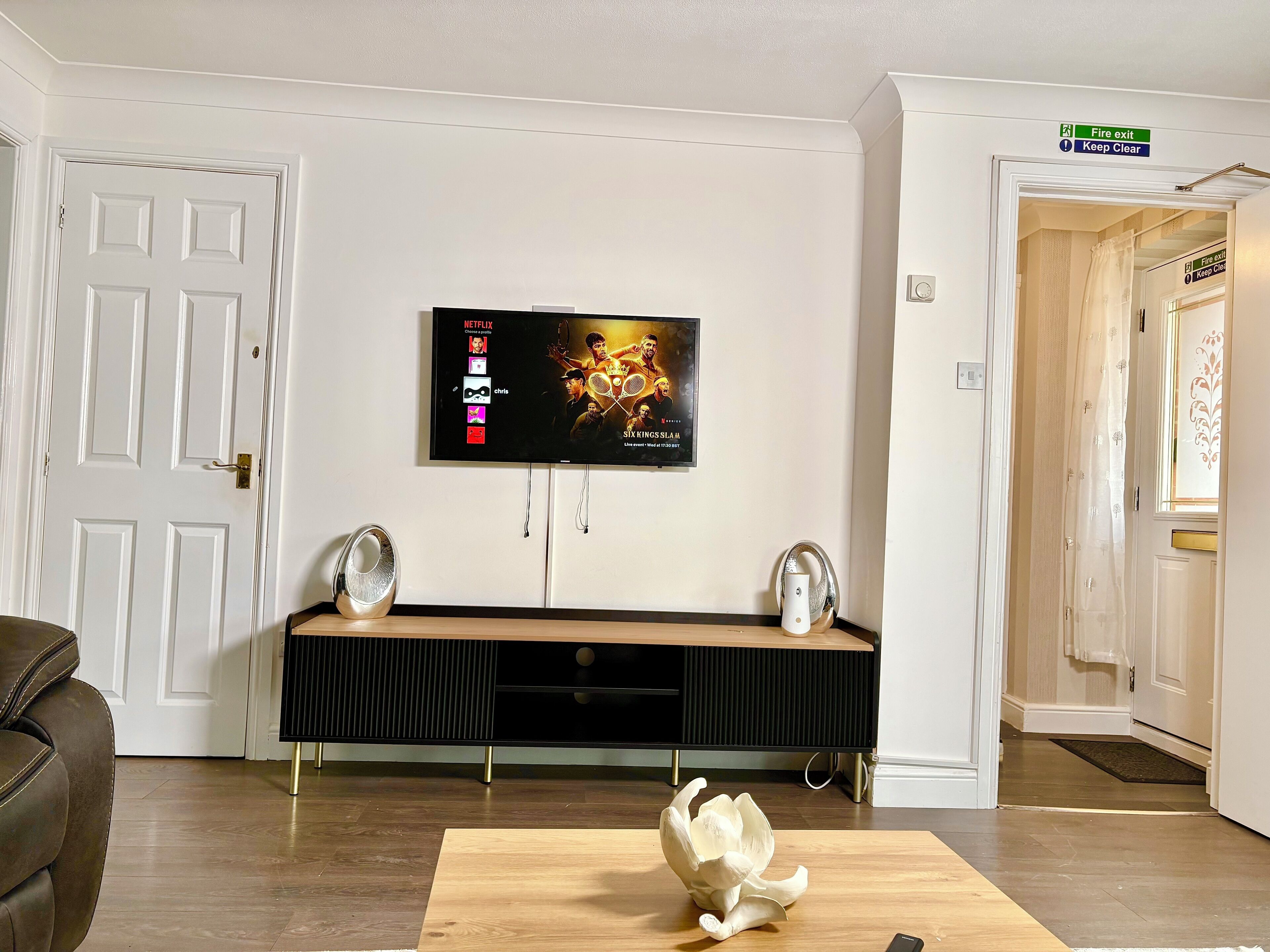 Cosy Home, Perfect For Work Contractors And Families Found In Kettering. - Kettering