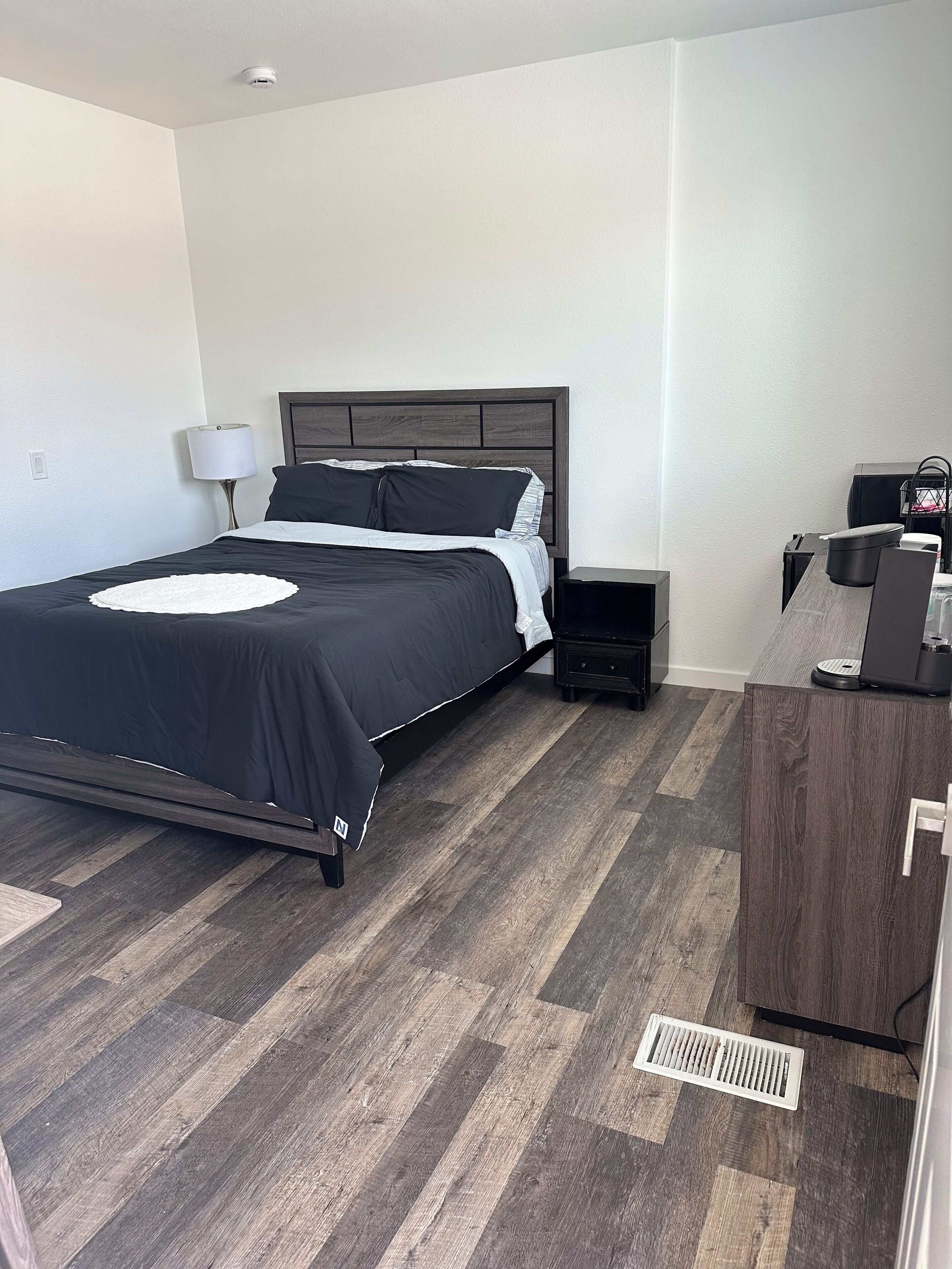 Charming Studio In Delightful Salem With Central Heating And Cooling. - Salem, OR