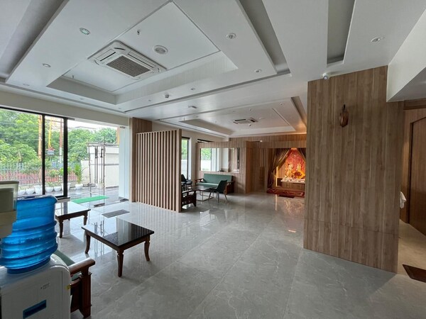 Krishna Anandam Palace - Vrindavan