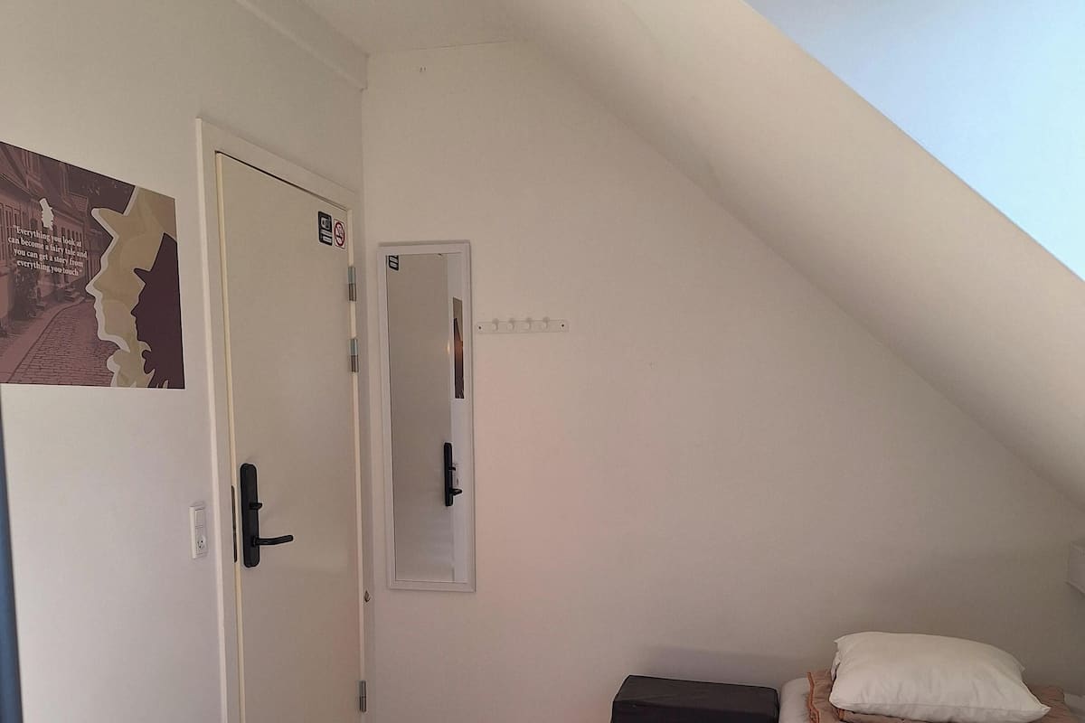 Dormitório Partilhado Básico, Vista para a cidade | Roupa hipoalergénica, secretária