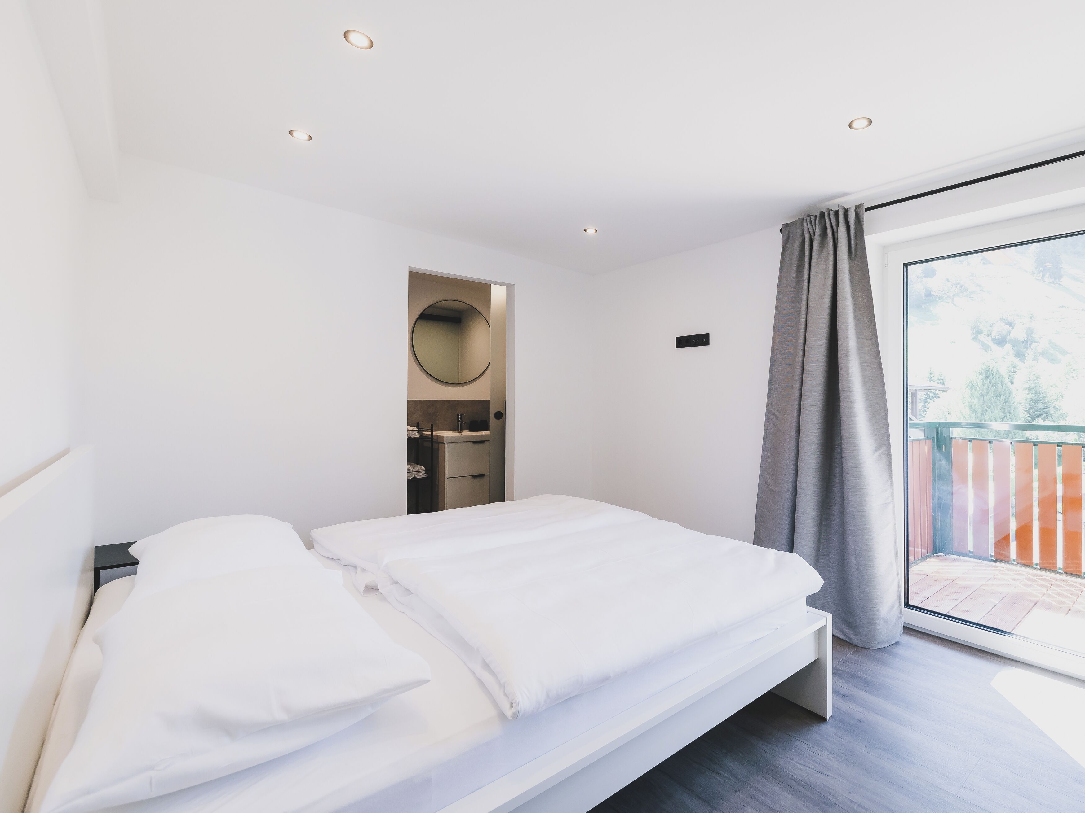 Condo luxo, sacada, vista para a montanha | Cortinas blackout, quartos à prova de som, Wi-Fi de cortesia