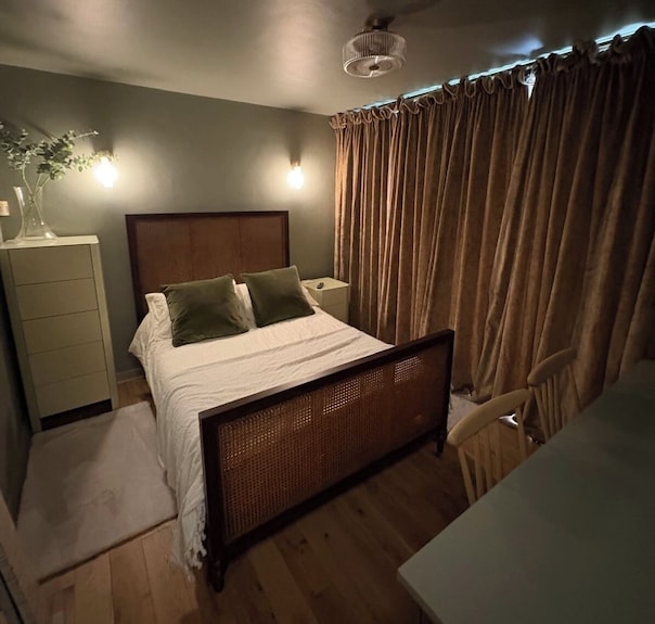 The Warwick Room, A Charming Small Studio Perfect For A Single Person Or Couple. - Warwick