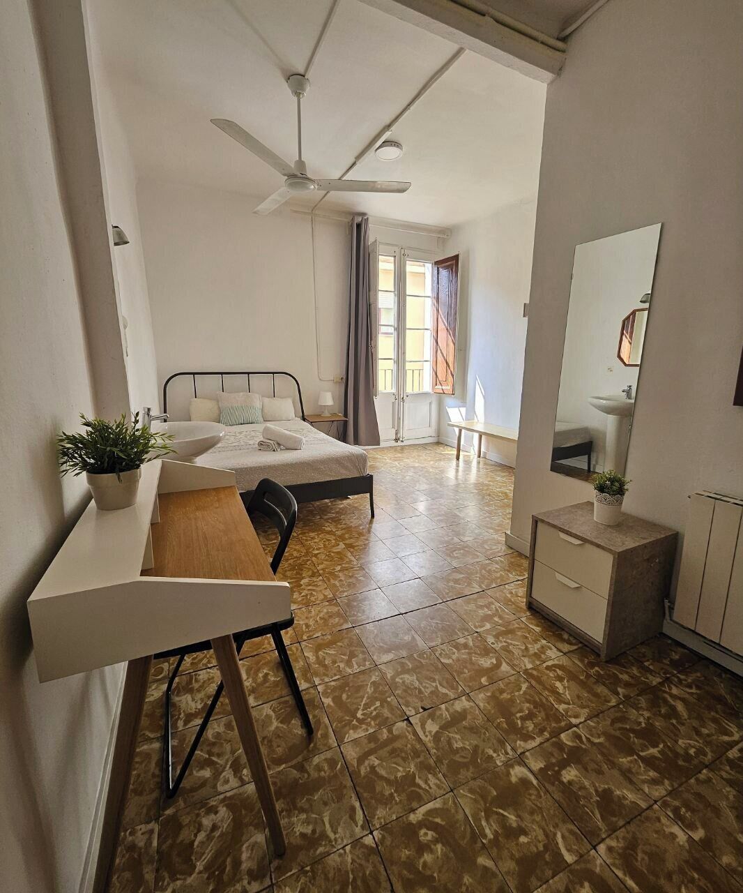 Quarto casal, sacada, vista para a cidade | Wi-Fi de cortesia