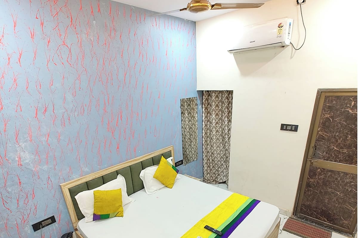 Quarto Duplo Deluxe, várias camas | Roupa hipoalergénica, secretária, quartos insonorizados, Wi-fi grátis