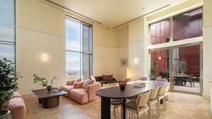 Apartamento (1 Bedroom) | Área de estar no saguão