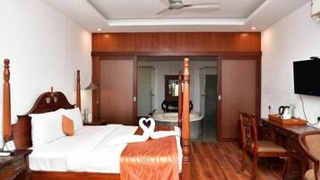 Quarto Duplo Executivo | Cofre com capacidade para portátil, cortinas/cortinados opacos