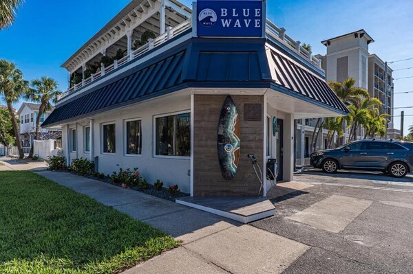Blue Wave Suites - Clearwater Beach, FL