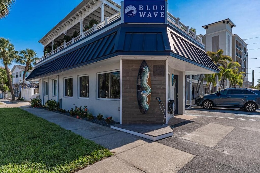 Blue Wave Suites - Dunedin, FL